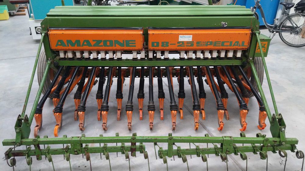 Siewnik zbożowy Amazone D8 - 25 Special, 2,5 m - próba kręcona Rzeszów ...