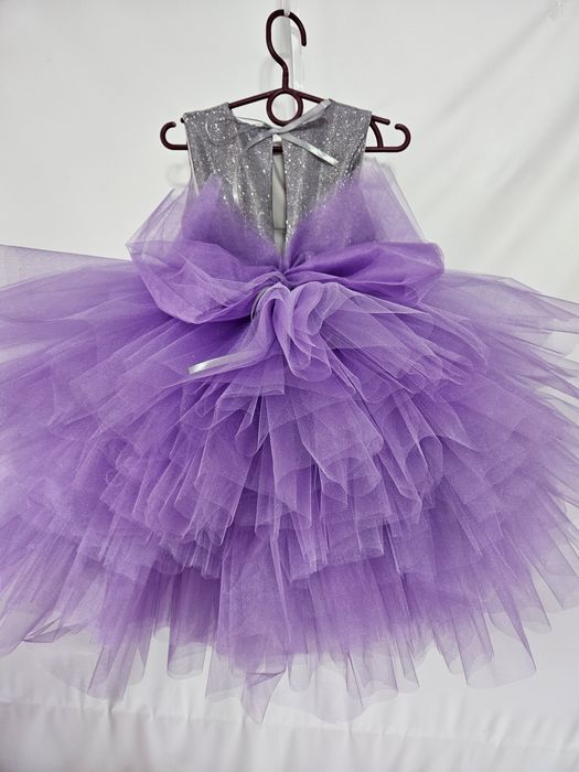 Платье на девочку 5-6 пышное нарядное блестящее на высокой день рожден ...