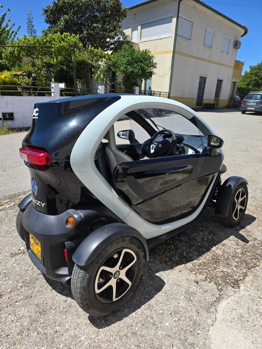 Renault Twizz 85 Torres Novas (Santa Maria, Salvador E Santiago) • OLX.pt