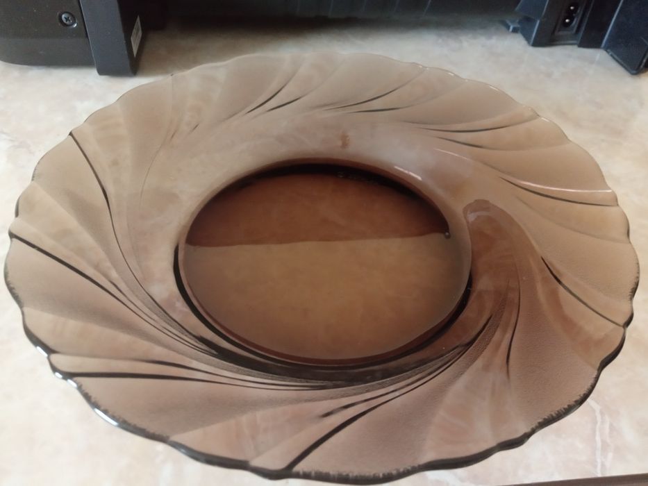 Посуда Салатница и тарелка из тёмного стекла 120 грн Посуда кухонная утварь Вышгород на Olx