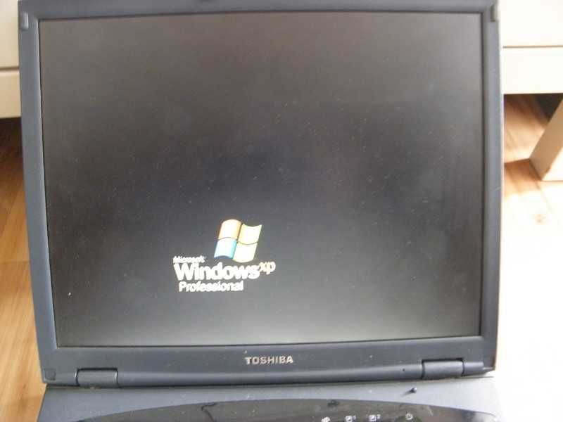 Laptop 15,4 TOSCHIBA windows XP + office + VISIO +drukarka i Torba ...