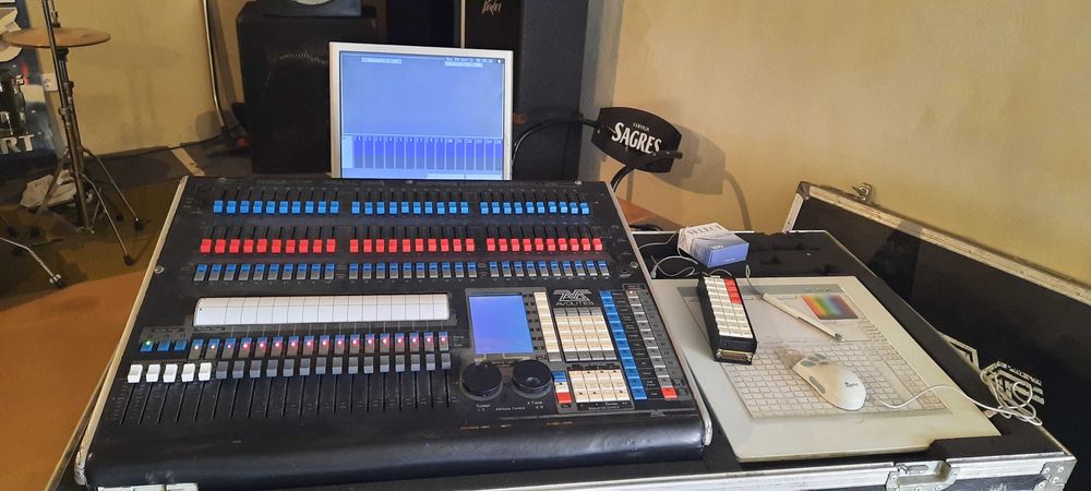 Avolites Pearl 2000 Rolacue - Mesa Profissional Original Avolites Santo ...