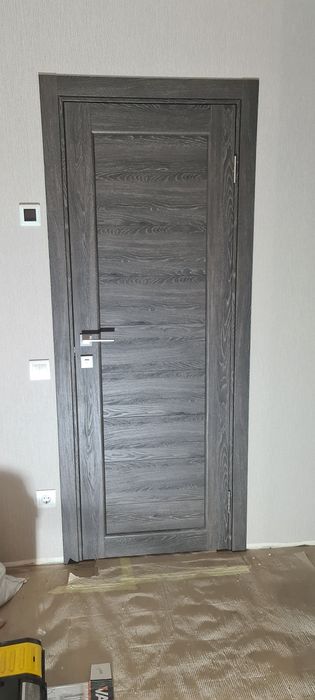 Монтаж міжкімнатних дверей плінтусу 1 300 грн Вікна двері скло дзеркала Шевченкове на Olx