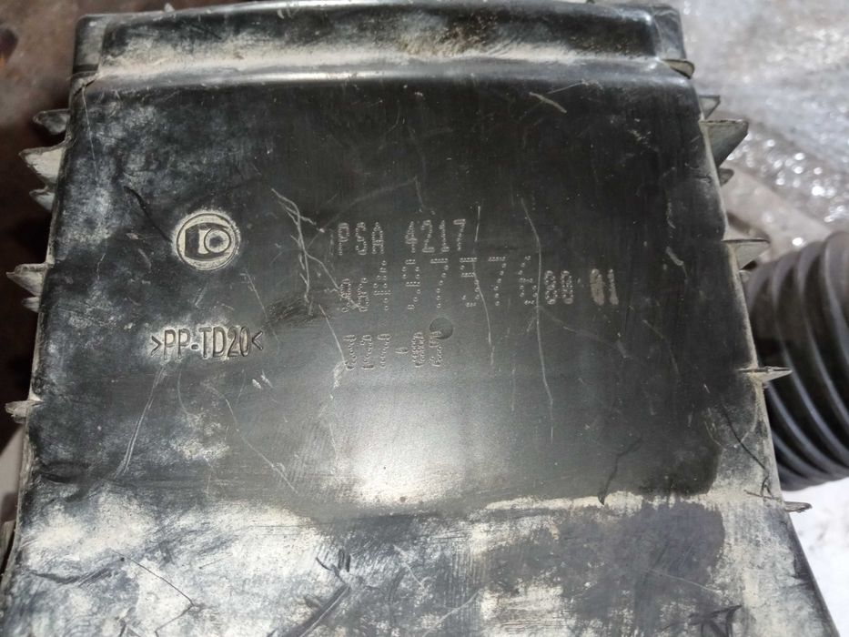 Корпус повітряного фільтра фильтра Peugeot 407 2.0HDI Пежо 9649757680: ...