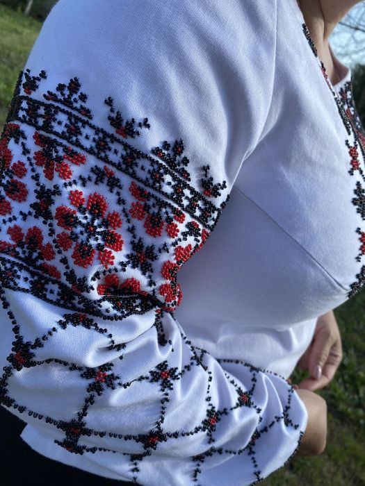 Блузка вишита бісером чеським 3 000 грн Блузи Умань на Olx