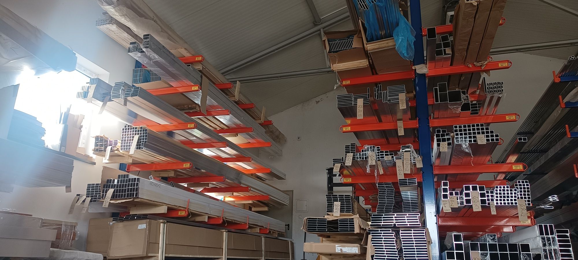 Profil aluminiowy 200x100x2,5, belka na taras, lamela, altana, carport ... Profil aluminiowy 200x100x2,5, belka na taras, lamela, altana, carport ...