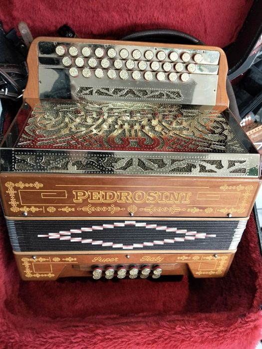 Concertina Pedrosini Porto De Mós - São João Baptista E São Pedro • OLX.pt