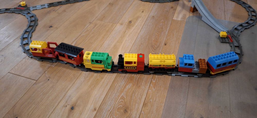 Ogromny Zestaw Kolejowy LEGO - tory, lokomotywy, wagony, rozjazdy itd ...