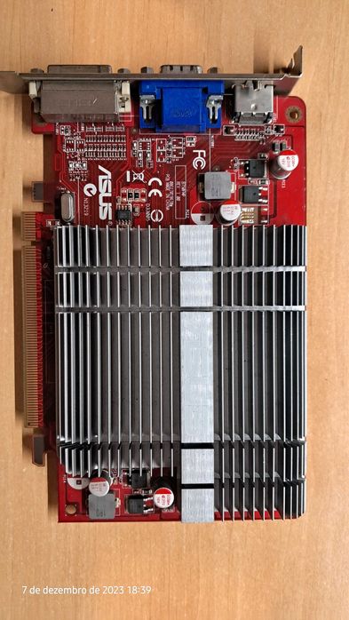 Placa gráfica ATI Radeon HD 4300/4500 séries 1Gb Venteira • OLX Portugal