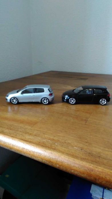 Miniatura Volkswagen Golf GTi em escala 1/43 Valongo • OLX.pt