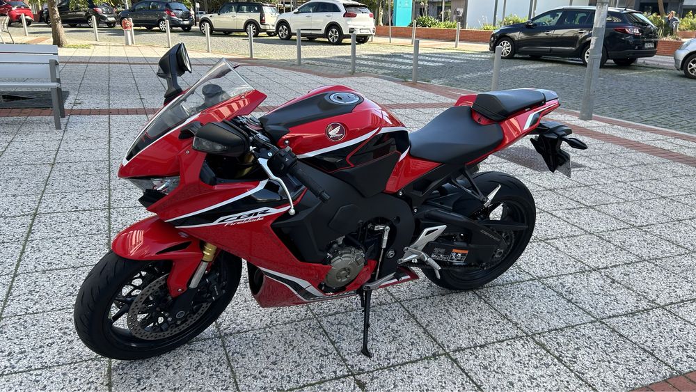 Honda CBR 1000RR SC77 Queluz E Belas • OLX.pt
